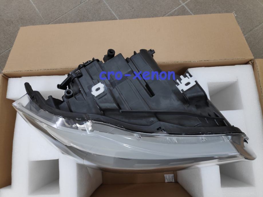 BMW E90 E91 LCI Xenon Far Desni