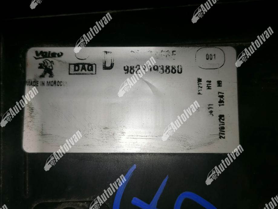 FAR / LAMPA / SVJETLO PEUGEOT 208 P21E 9823193880 PREDNJI DESNI