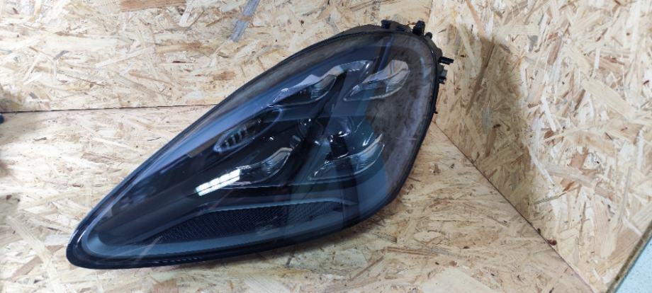 Far Porsche Cayenne III 9Y0941077J lijevi