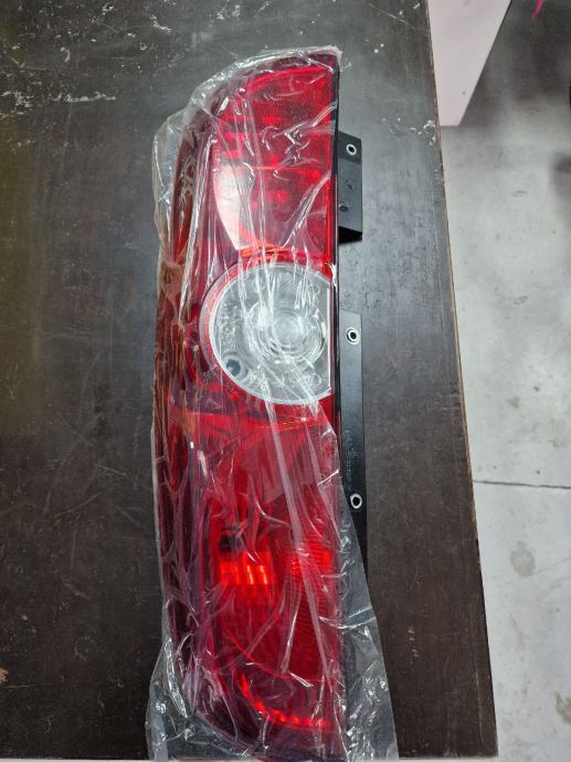 Fiat Doblo stražnja desna lampa NOVO