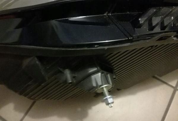 PEUGEOT 208 STANDARD PREDNJE SVJETLO PREDNJE 9823193880
