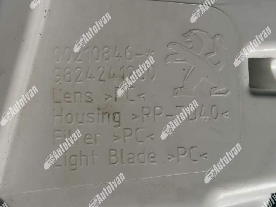 PREDNJA DESNA LAMPA PEUGEOT 208 9824241280