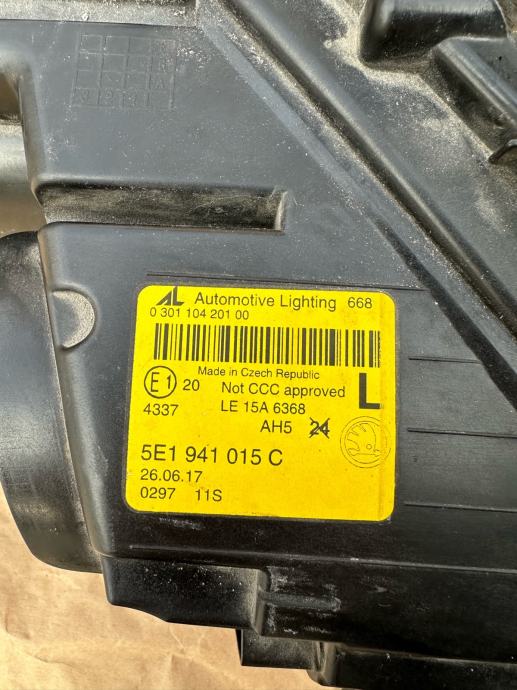 Škoda Octavia III Facelift L far halogeni 5E1941015C 5E1 941 015 C