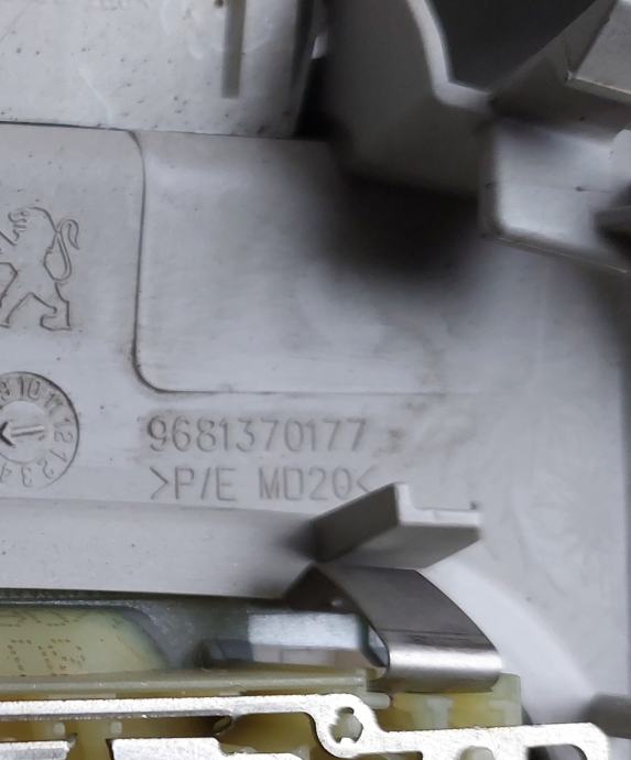 Svijetlo kabine Peugeot 5008 9681370177