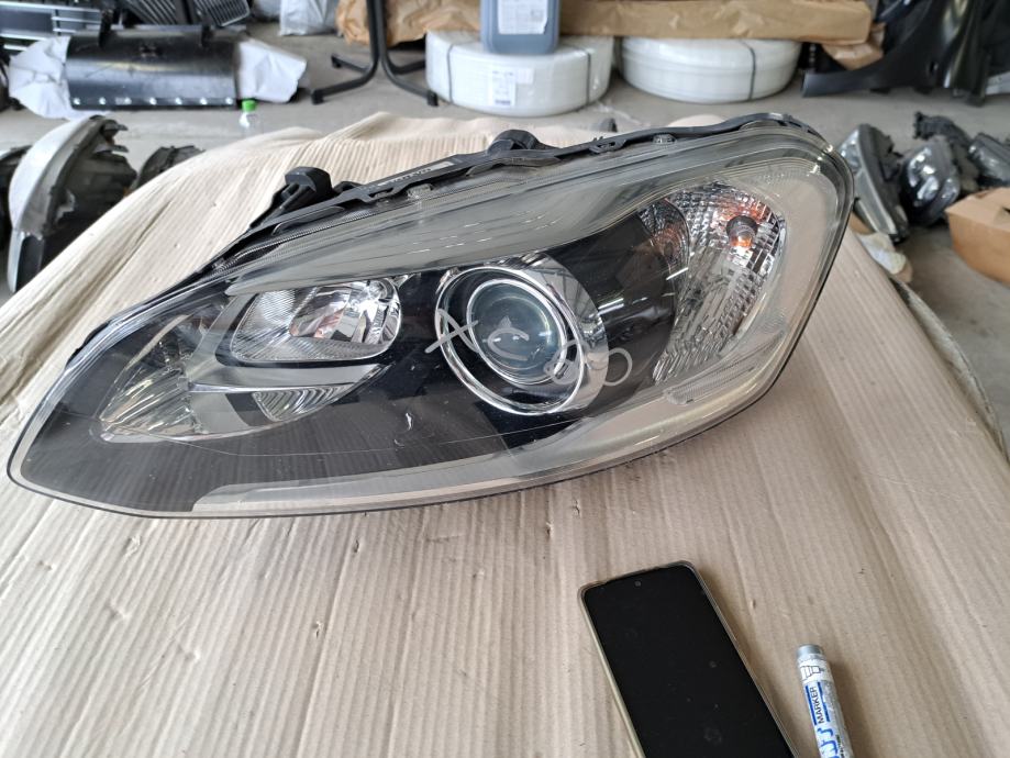 Volvo XC60 31420249 prednji lijevi far prodajem