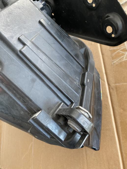VW caddy lijevi far 2k1941015B