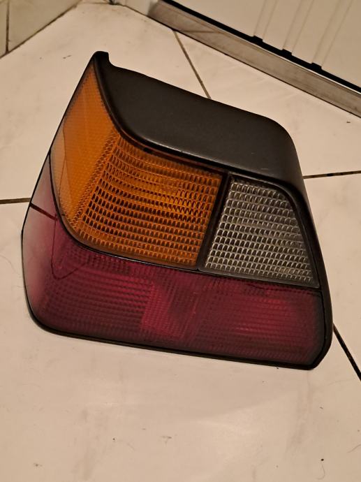 Zadnji lijevi far za Golf 2 prodajem