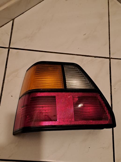 Zadnji lijevi far za Golf 2 prodajem