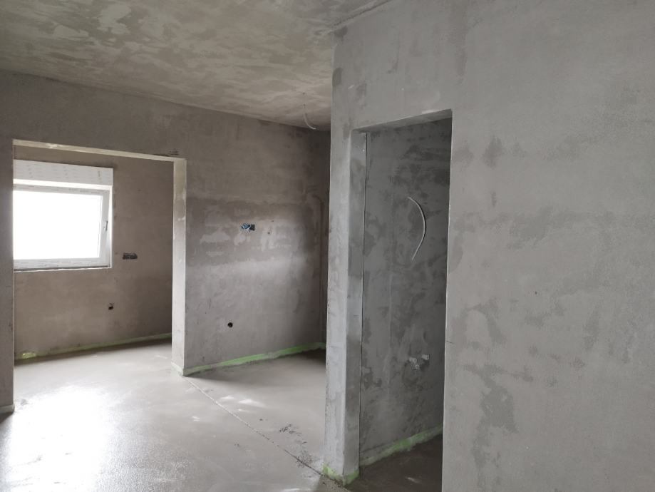 Fasade, gletanje i bojanje, strojno žbukanje te lakiranje vrata