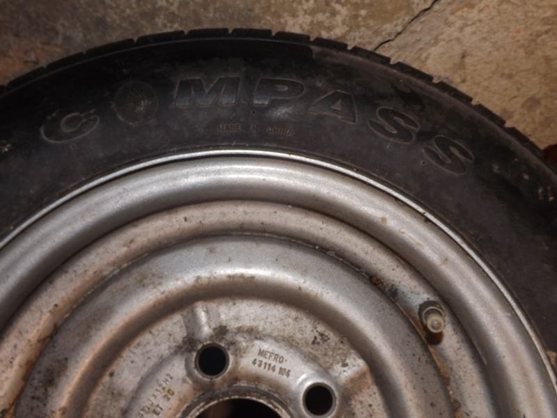 Felga i guma za auto-prikolicu 5 rupa