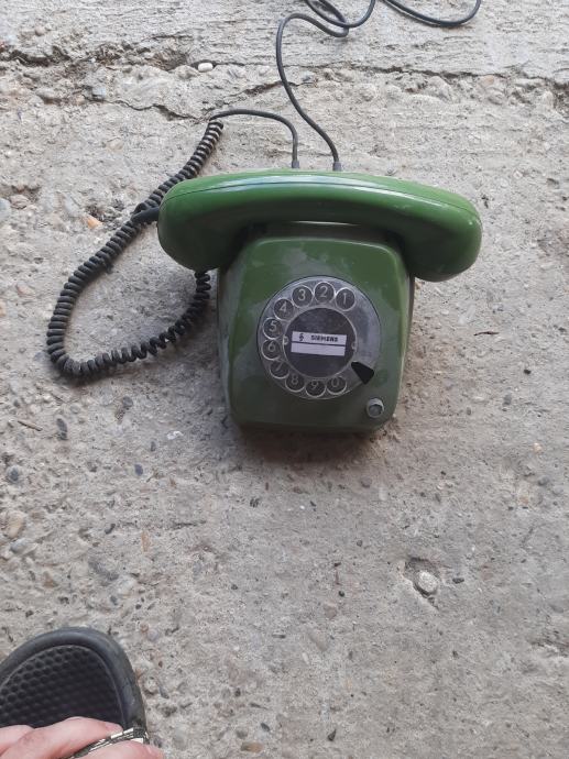 Prodajem stari telefon