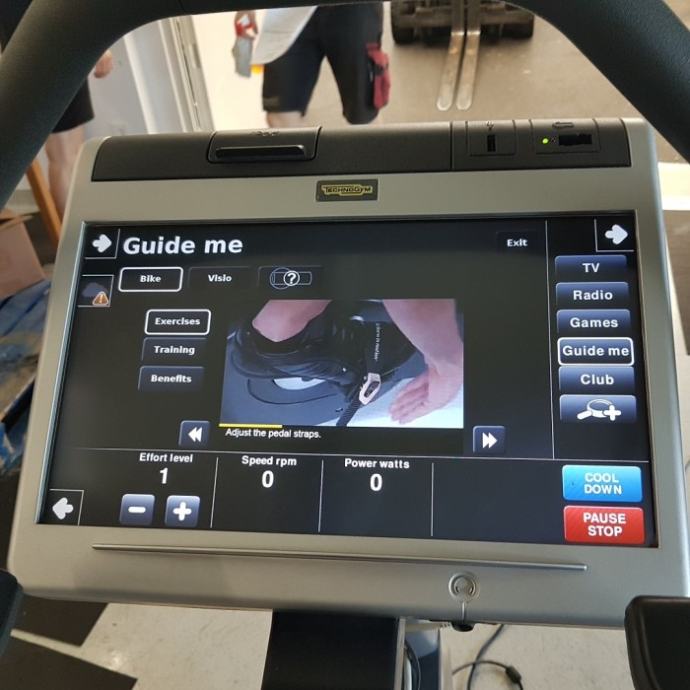 TECHNOGYM EXCITE 700 SP UPRIGHT NEW BIKE LED ČRN i NEW BIKE 700 VISIO