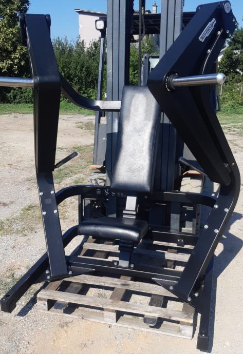 TECHNOGYM PURE STRENGTH BLACK LINE 6 MAŠINA