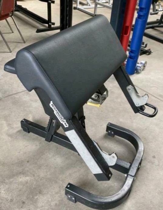 TECHNOGYM PURE STRENGTH SCOTT BENCH KLUPA !!! SPLIT