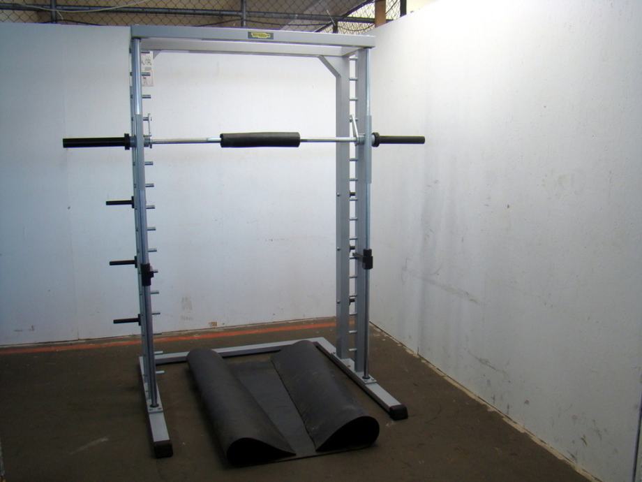 Smith masina Technogym +Univerzalna klupa Technogym NOVA+120 kg utega