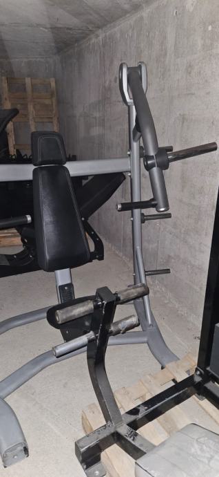 Precor Discovery Incline Press plate