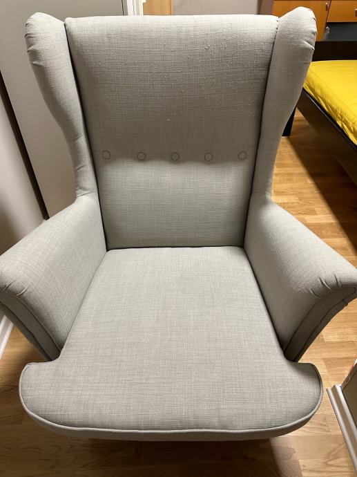 Fotelja IKEA Strandmon siva POVOLJNO