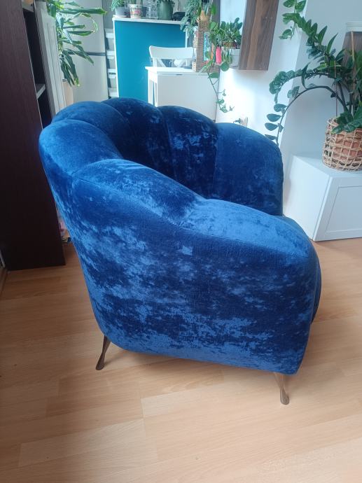 Prodajem plavu baršun fotelju