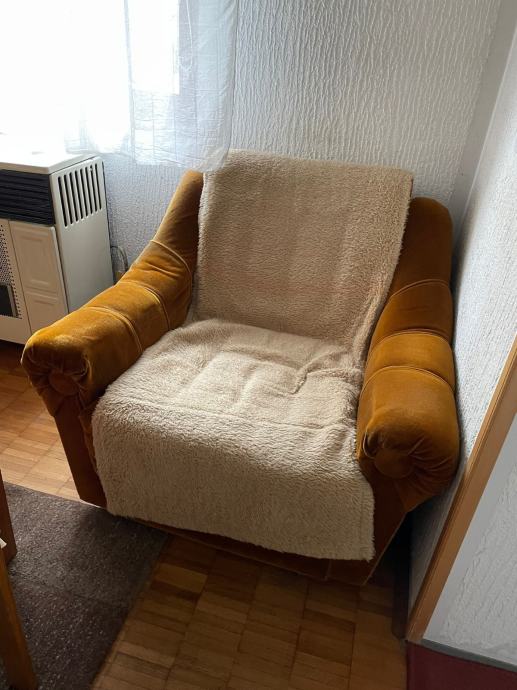 Retro rasklopnj kauč sa foteljom