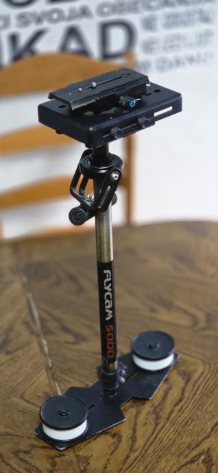 P: Flycam 5000, quick release plate i armbrace