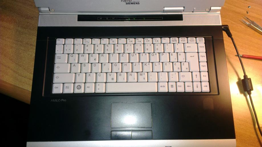 Fujitsu AMILO Pro V3515 - 15.4 CPU 2.0Ghz HDD320gb DDR2 2GB- KAO NOV!