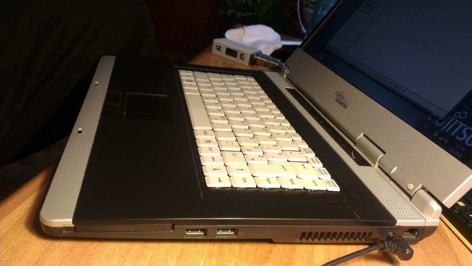 Fujitsu AMILO Pro V3515 - 15.4 CPU 2.0Ghz HDD320gb DDR2 2GB- KAO NOV!