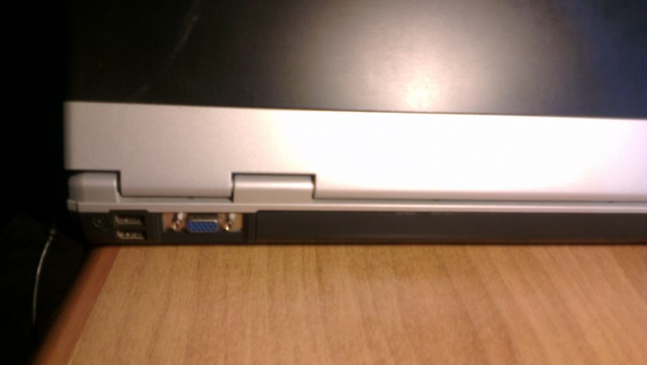 Fujitsu AMILO Pro V3515 - 15.4 CPU 2.0Ghz HDD320gb DDR2 2GB- KAO NOV!
