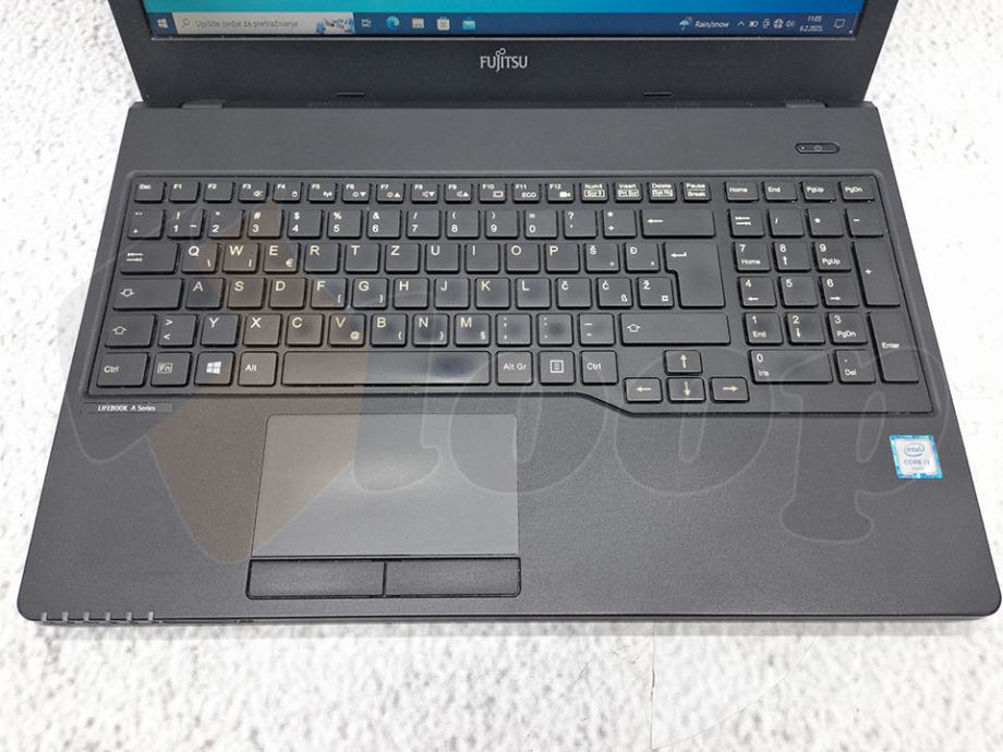 Fujitsu LIFEBOOK A357 15,6 Full-HD, i3-6006U, 8GB RAM, 256GB SSD, Win