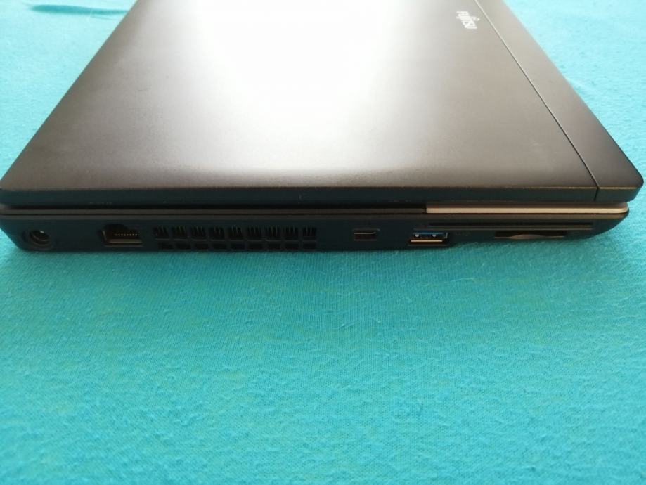 Fujitsu P702 12.5 laptop Core i3 3110M/4gb/60gb ssd/Win 10Pro