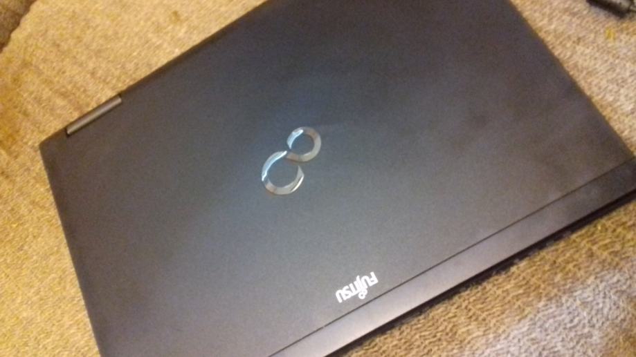 prodajem Fujitsu Lifebook,S-series s782