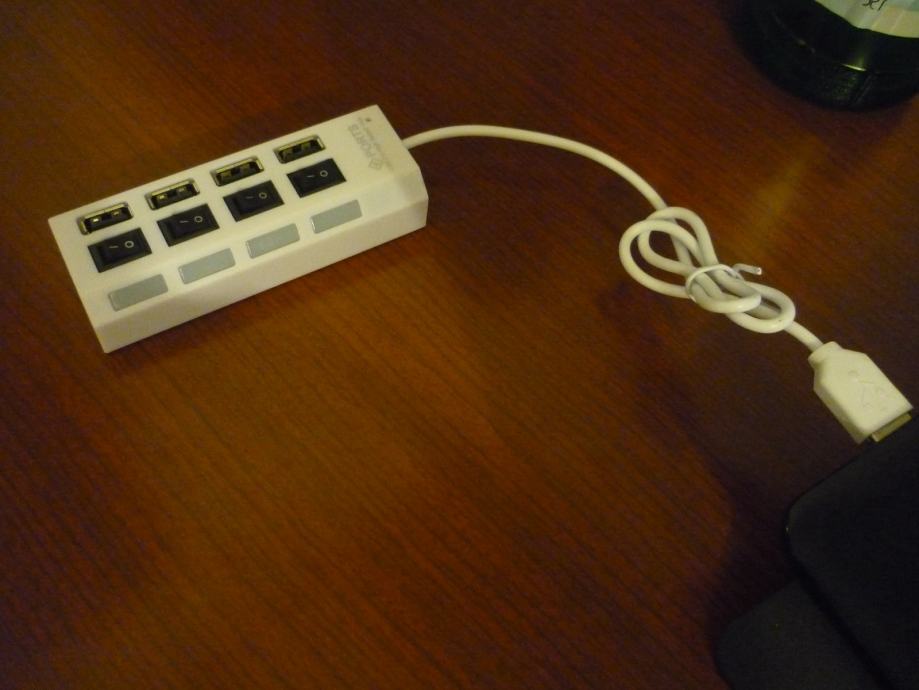 USB razdjelnik (Hub) 4 Ports, 2.0 High speed NOVO!