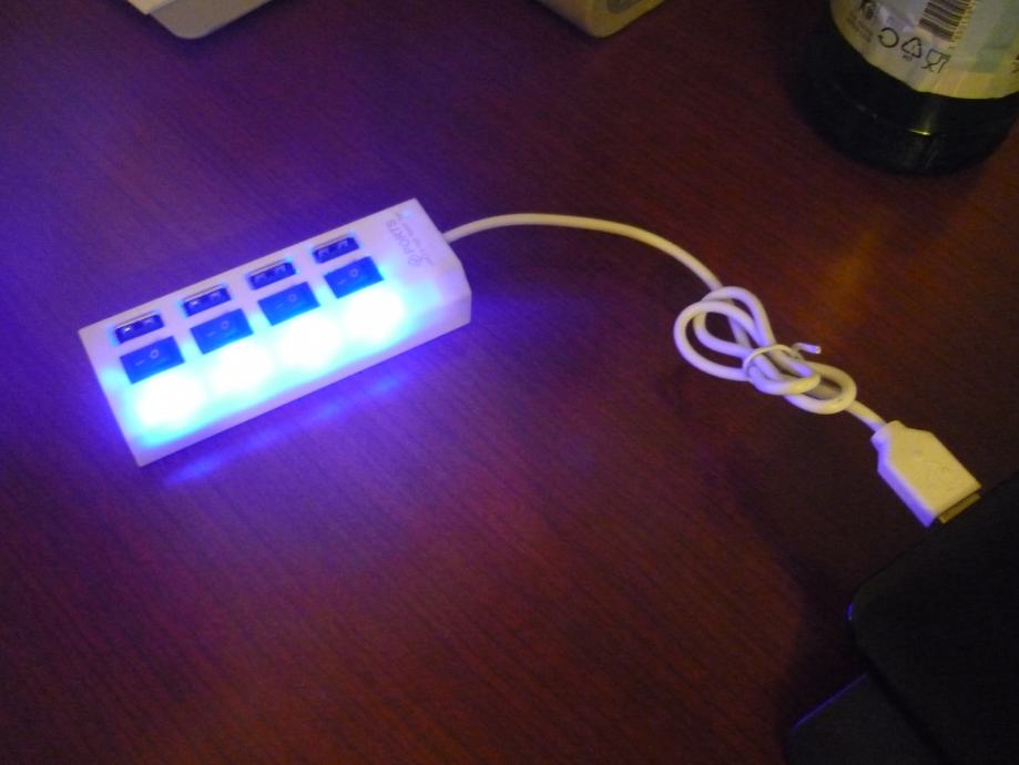 USB razdjelnik (Hub) 4 Ports, 2.0 High speed NOVO!