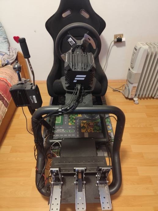 Fanatec kompletan setup za vožnju