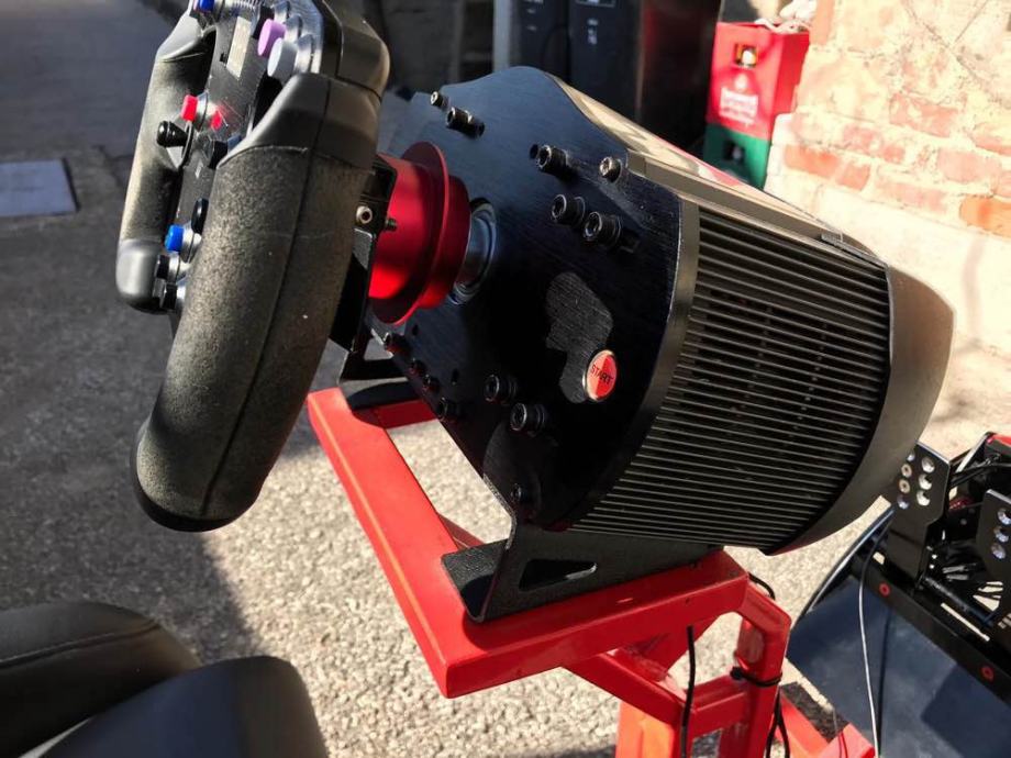 Fanatec Wheelbase EU + F1 volan