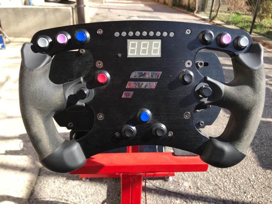 Fanatec Wheelbase EU + F1 volan