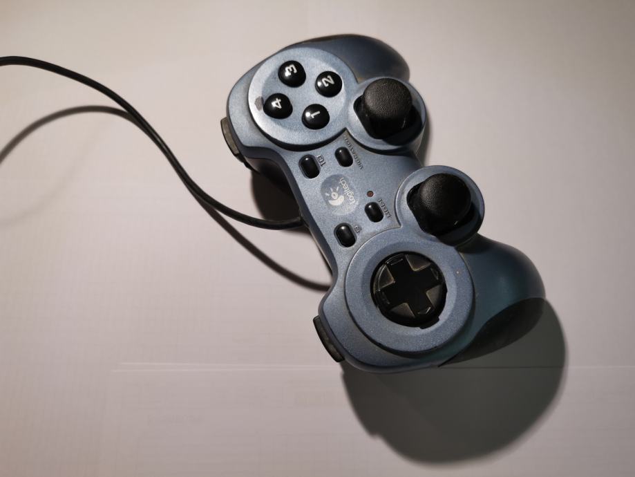 Logitech Rumblepad 2 gamepad
