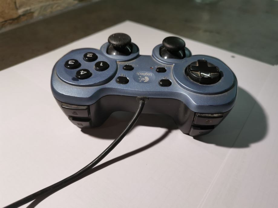 Logitech Rumblepad 2 gamepad