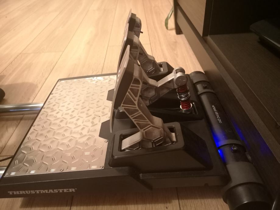 Thrustmaster sim racing setup