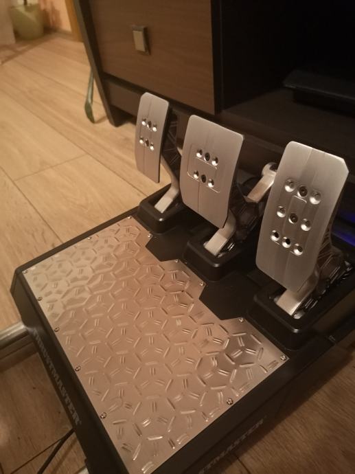 Thrustmaster sim racing setup