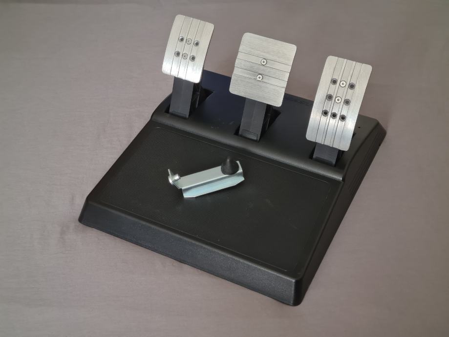 Thrustmaster T150 i T3PA pedale