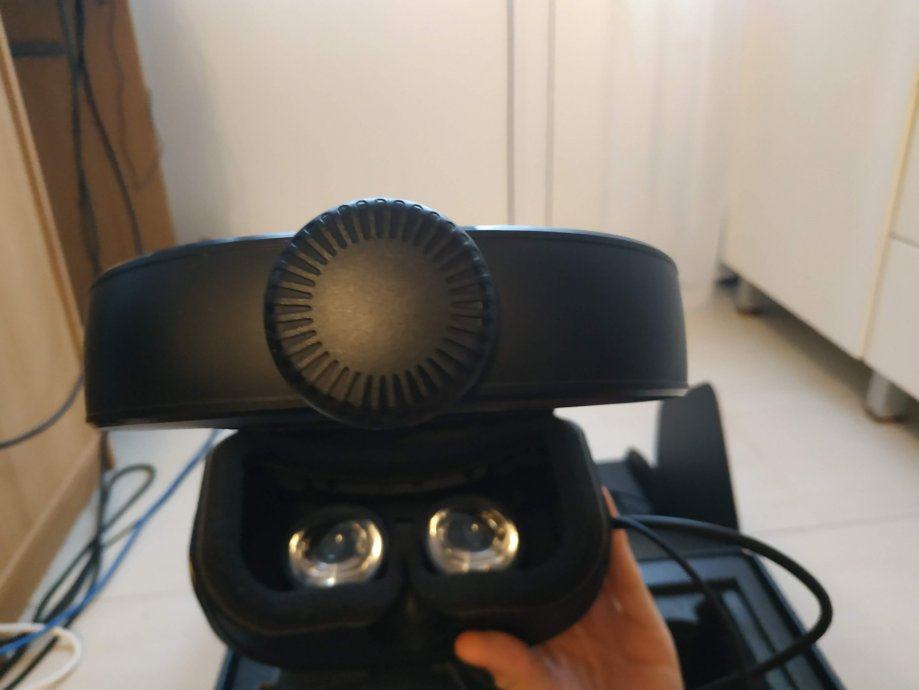 VR Lenovo Explorer (kao Oculus Rift i Vive, ali novija VR generacija)