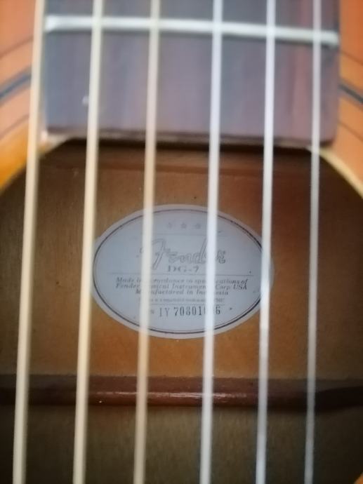akusticna gitara fender