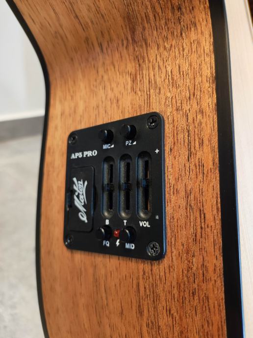 Elektroakusticna gitara Maton SRS-808, AP5 Pro pickup, kofer