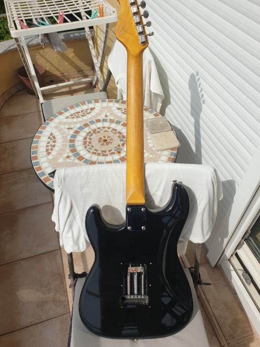 fender stratocaster vintage icon