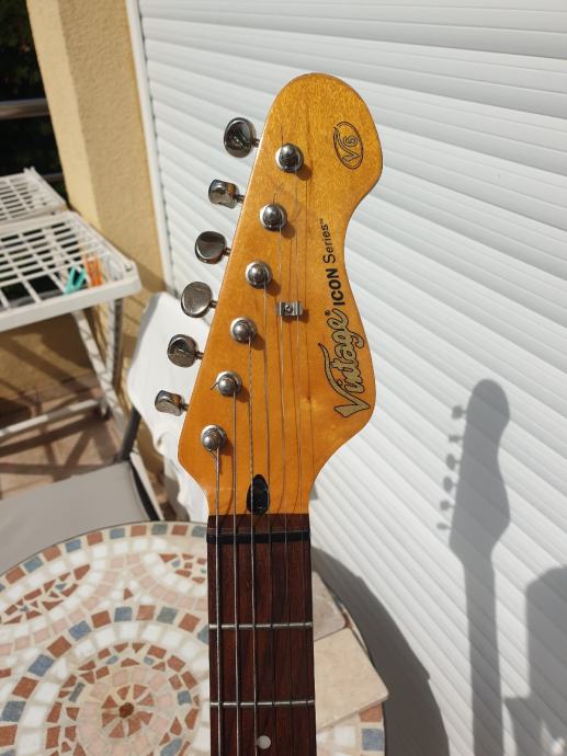fender stratocaster vintage icon