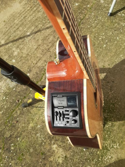 PRODAJEM TAKAMINE GITARU