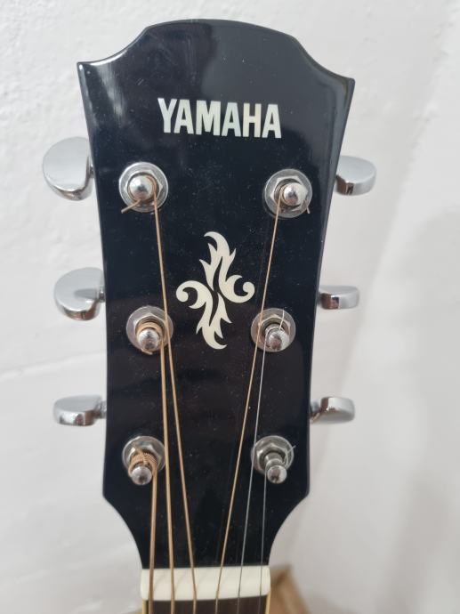 YAMAHA APX500III elektro-akustična gitara