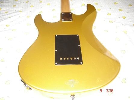 P: Yamaha Pacifica Gold - Limited Edition