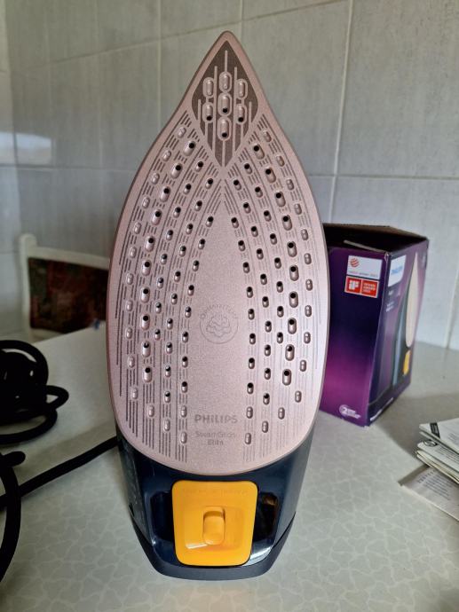 Glačalo Philips DST8020/20 novo