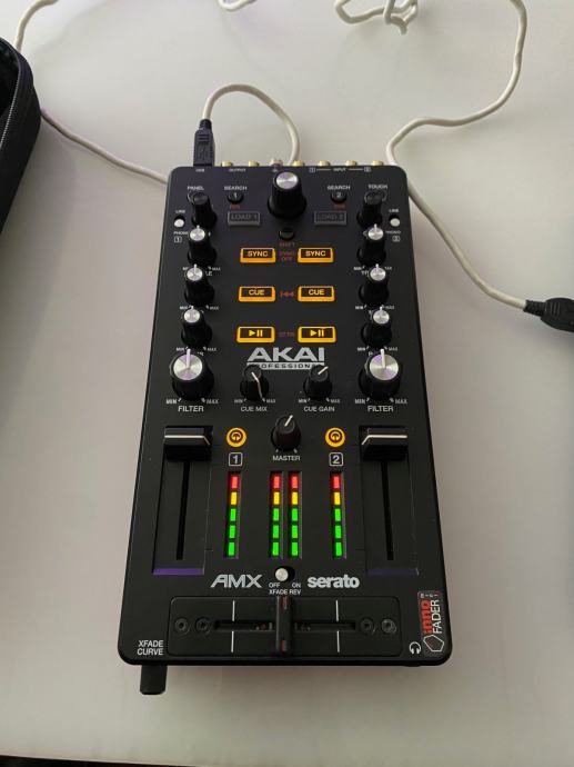 Akai AMX Serato DJ kontroler